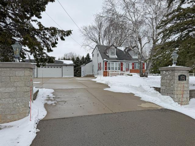832 W Main St