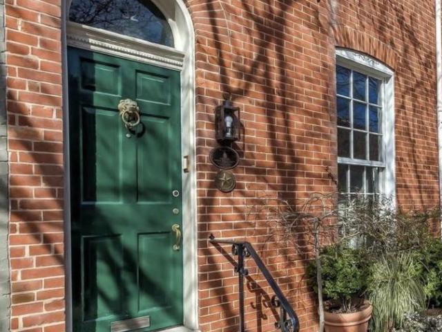 832 William Street