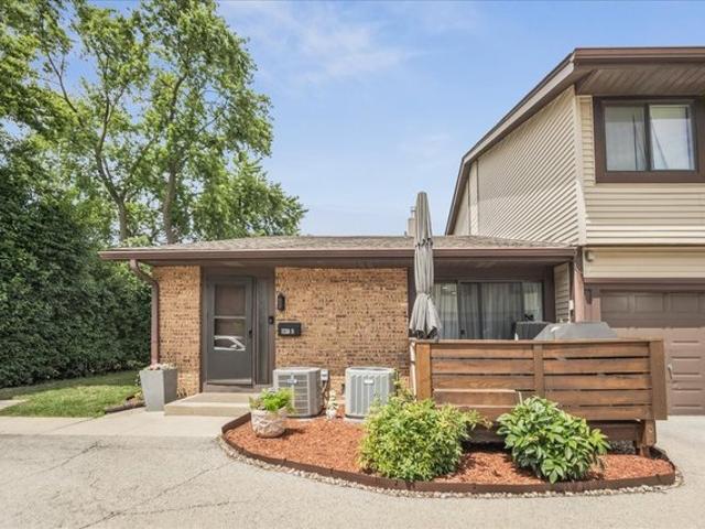 8334 Portsmouth Dr Unit C, Darien, IL 60561