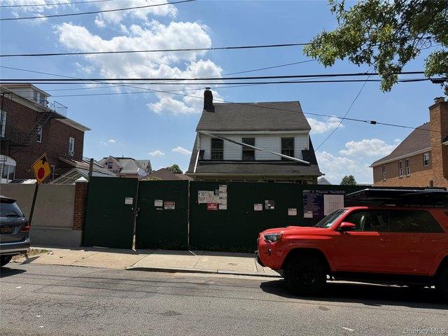 8334 th St, Jamaica, NY 11432