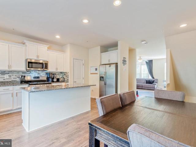 8335 Daydream Crescent