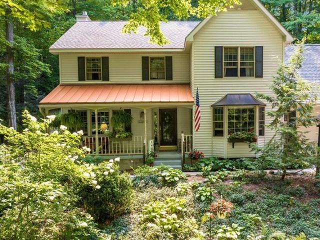8335 Forest Dr, Traverse City, MI 49684