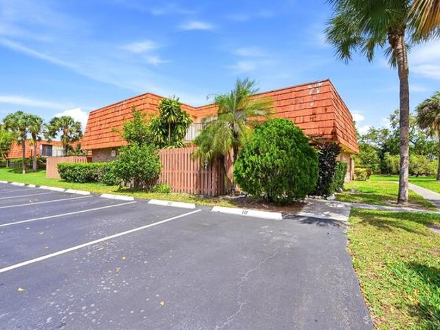 8337 N Coral Cir, North Lauderdale, FL 33068