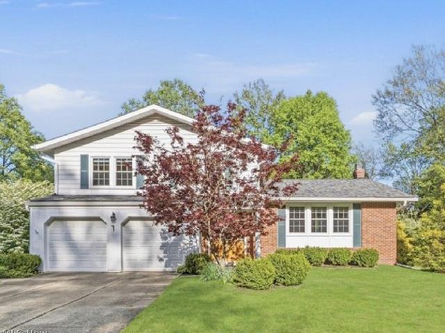 8337 Vera Dr, Brecksville, OH 44141