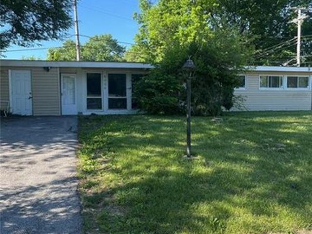 8330 Red Fir Dr, Saint Louis, MO 63134