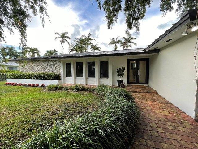 8330 SW 171st St, Palmetto Bay, FL 33157