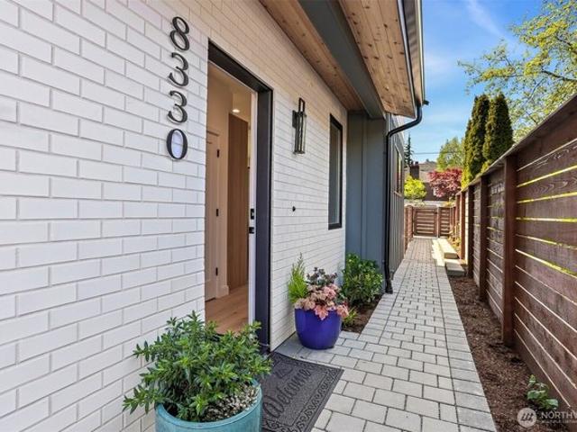 8330 24th Ave NW, Seattle, WA 98117