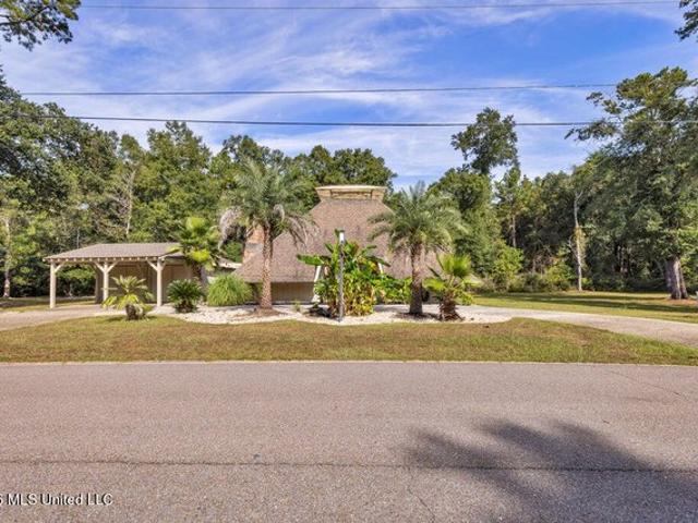 8332 Makiki Dr, Diamondhead, MS 39525