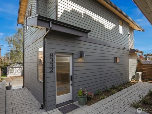 8332 24th Ave NW, Seattle, WA 98117