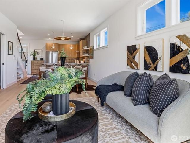 8332 24th Ave NW, Seattle, WA 98117