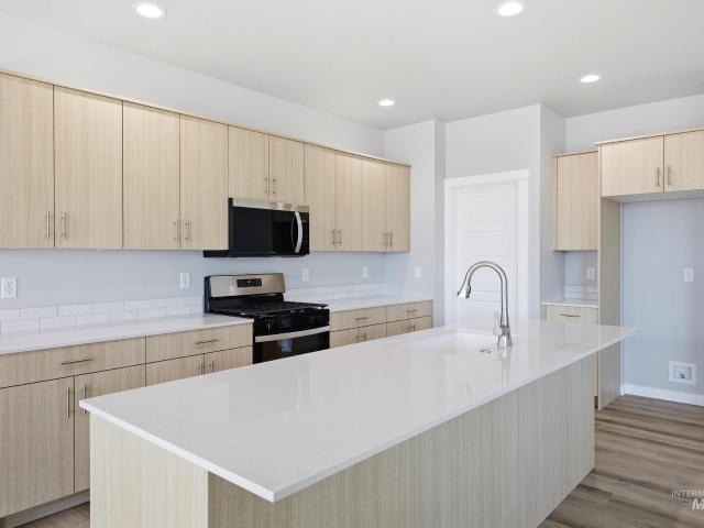 8333 E Cool River Lp