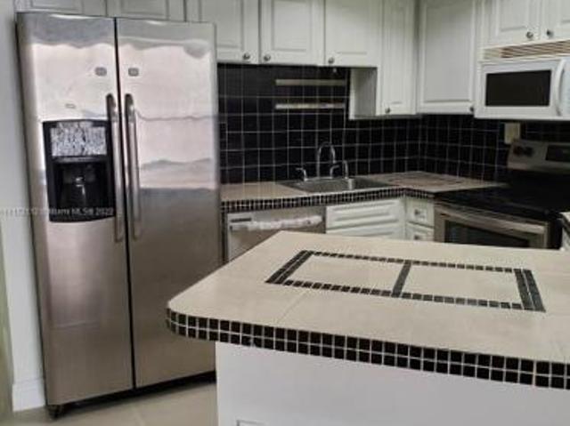 8333 Lake Dr #306 Doral, FL 33166