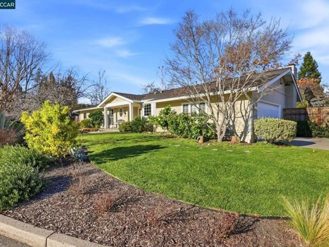 833 Crossbrook Ct, Moraga, CA 94556