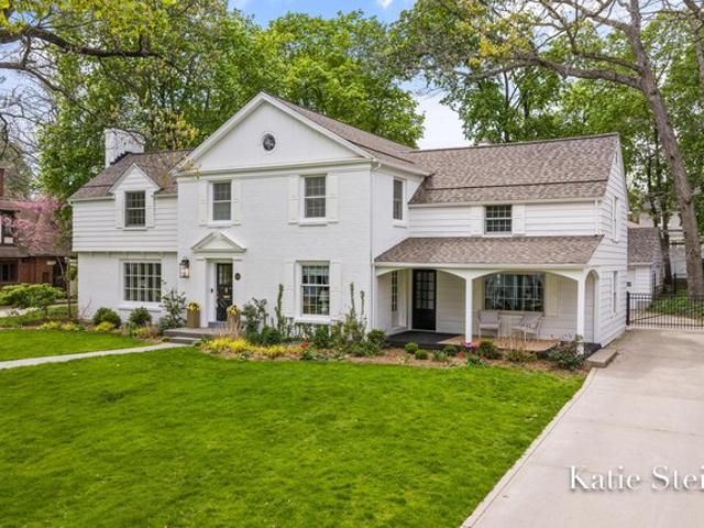 833 Gladstone Dr SE, Grand Rapids, MI 49506