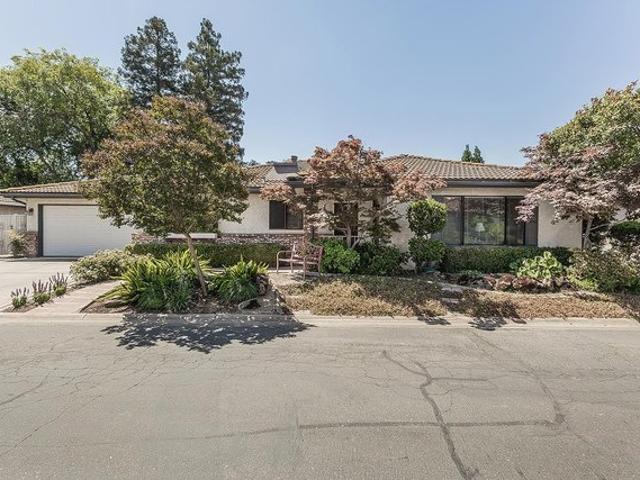 833 E El Paso Ave N, Fresno, CA 93720