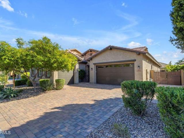 833 E Horseshoe Pl, Chandler, AZ 85249