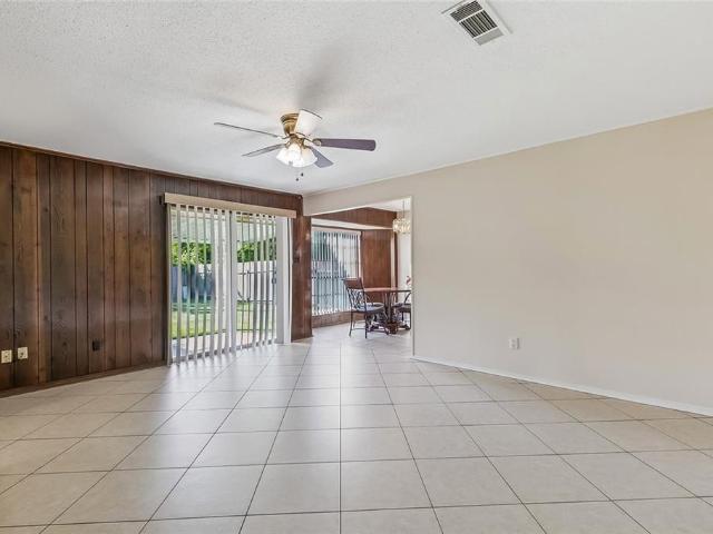 833 E Kingsway Drive
