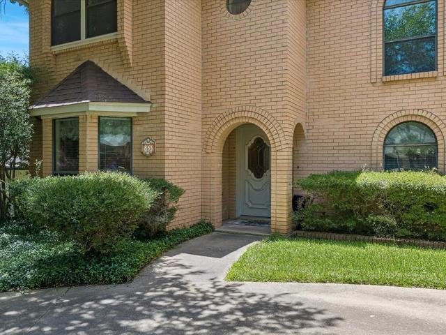833 Kingston Drive