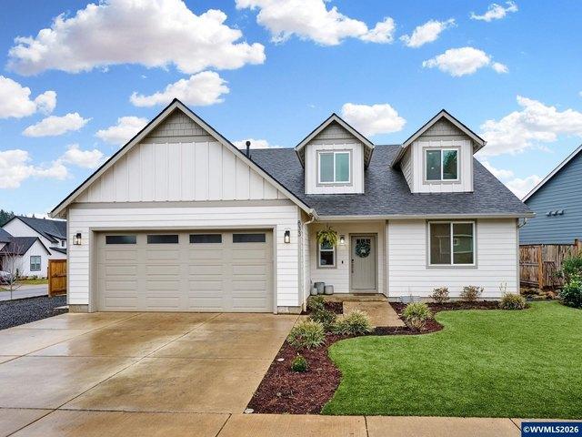 833 Hawk Dr, Silverton, OR 97381