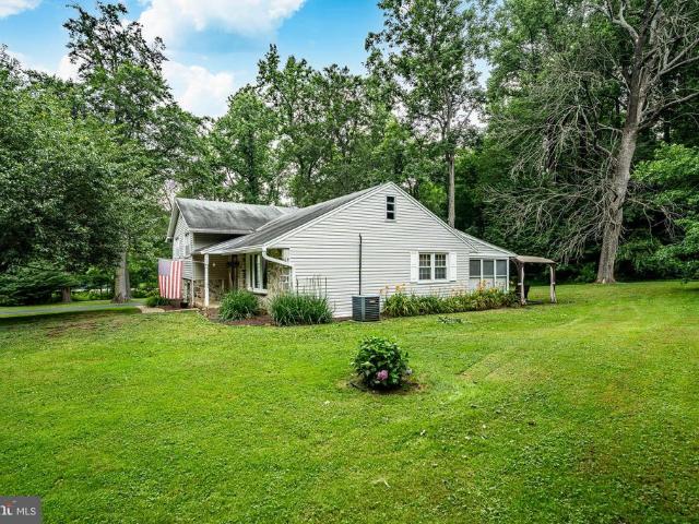 833 Hunt Club Lane