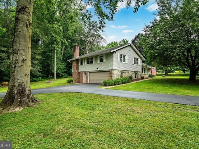 833 Hunt Club Ln, Chester Springs, PA 19425