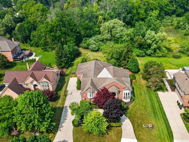 833 Lakewood Drive