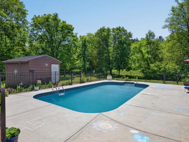 833 Leeville Rd
