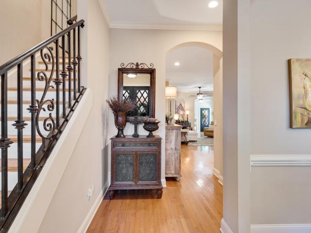 833 mcferrin ln