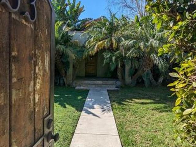 833 N Las Palmas Ave, Los Angeles, CA 90038