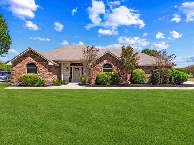 833 Shady Brook Ln, Red Oak, TX 75154