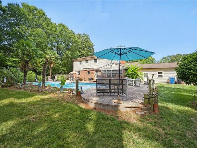 833 Simpkins LN