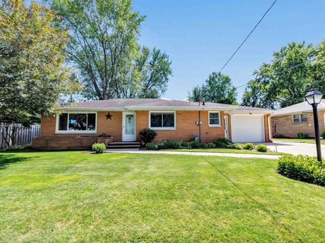 833 Spruce St, De Pere, WI 54115