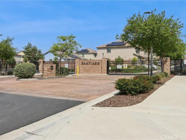 833 Sumac Ln, Rialto, CA 92376 | MLS #IG26079 | Compass