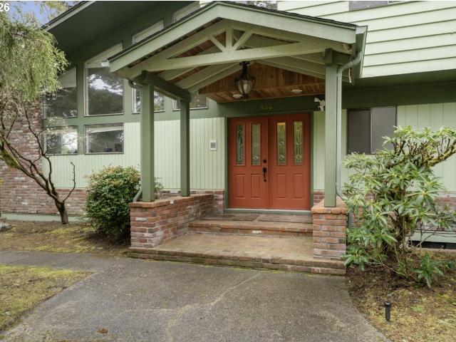 833 Rhododendron DR