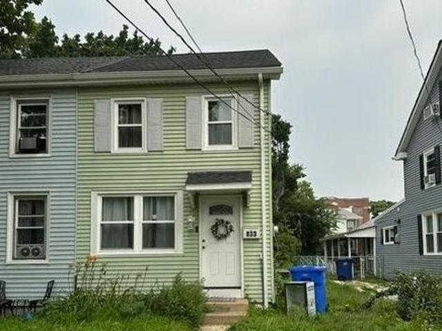 833 W 2nd St, Florence, NJ 08518