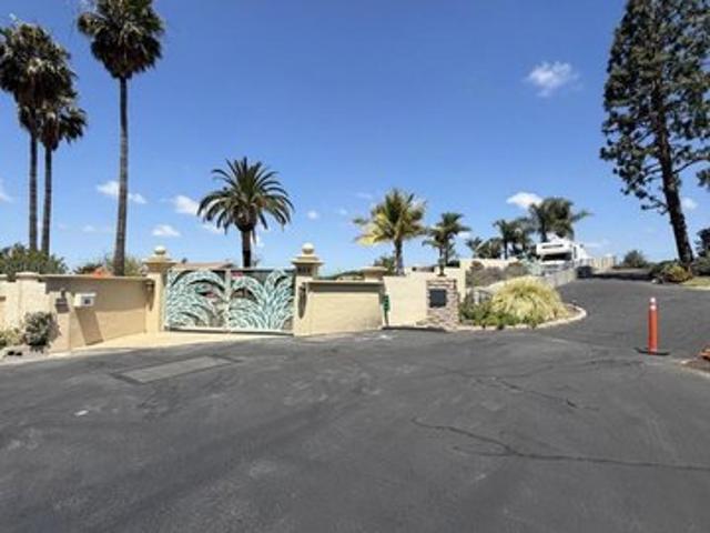 833 W Highland Dr, Camarillo, CA 93010