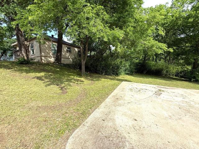 833 W Pecan Street