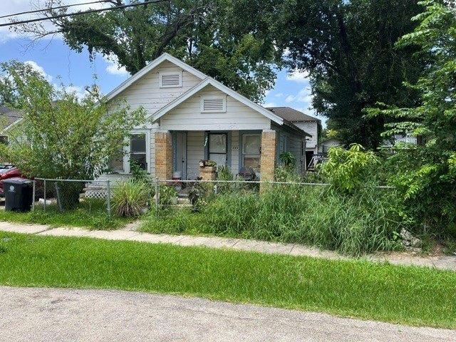 833 Wilkes St, Houston, TX 77009
