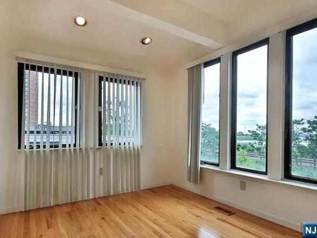 833 topsail lane # 833
