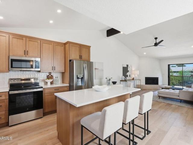 8344 N 21st Dr Unit I211, Phoenix, AZ 85021