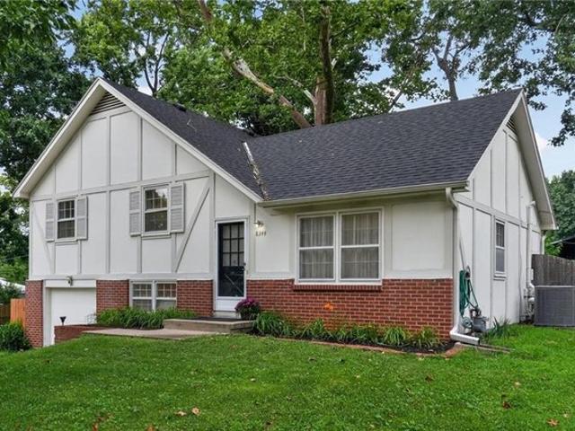 8344 England St, Overland Park, KS 66212