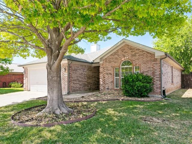 8345 Riversprings Dr, Fort Worth, TX 76053