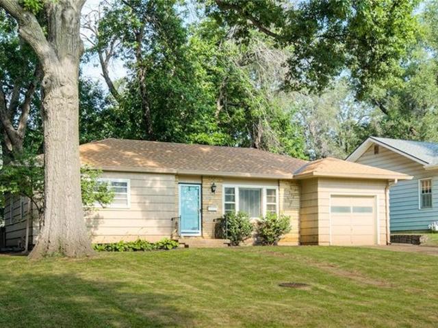 8348 Locust St, Kansas City, MO 64131