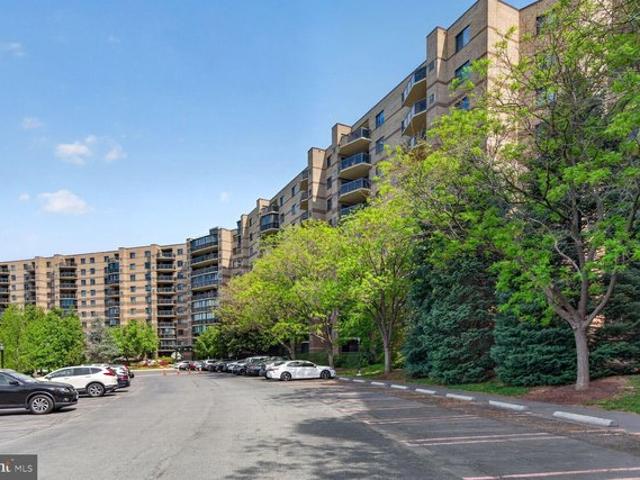 8340 Greensboro Dr Unit 425, McLean, VA 22102