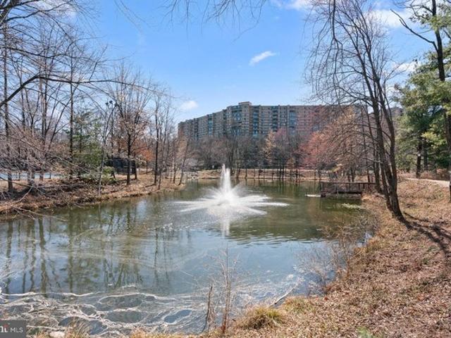 8340 Greensboro Dr Unit 623, McLean, VA 22102