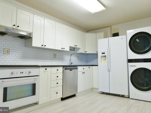 8340 Greensboro Dr Unit 906, McLean, VA 22102