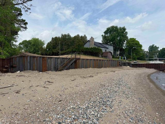 8340 Lakeshore Road