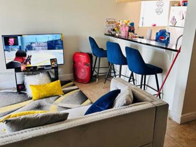 8340 3rd Ct SW #101, Pembroke Pines, FL 33025