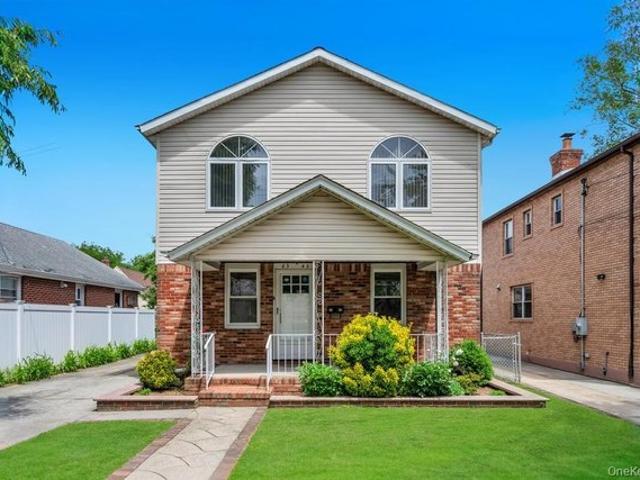 8343 st, Glen Oaks, NY 11004
