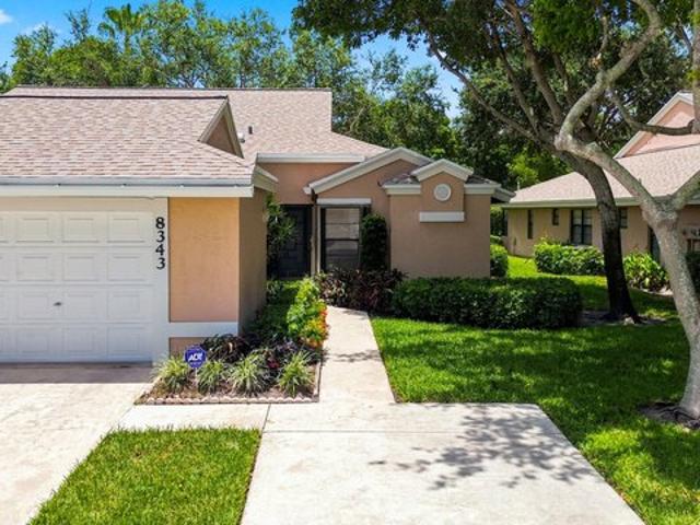 8343 Springlake Dr, Boca Raton, FL 33496